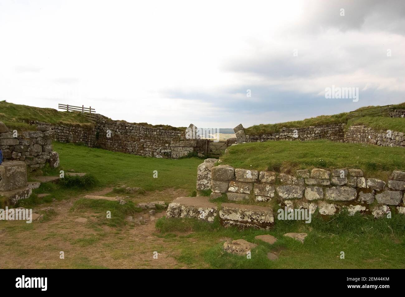 Hadrians wall Pennine Way hill fort fort Roman soldiers Romans Scottish ...