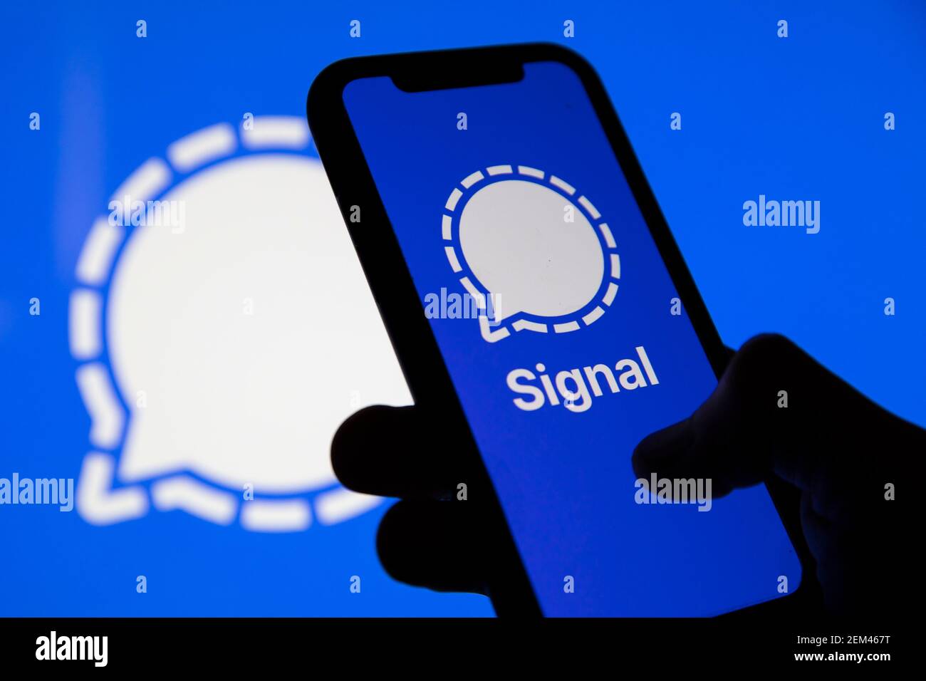 Signal encrypted messaging application icon hi-res stock photography ...
