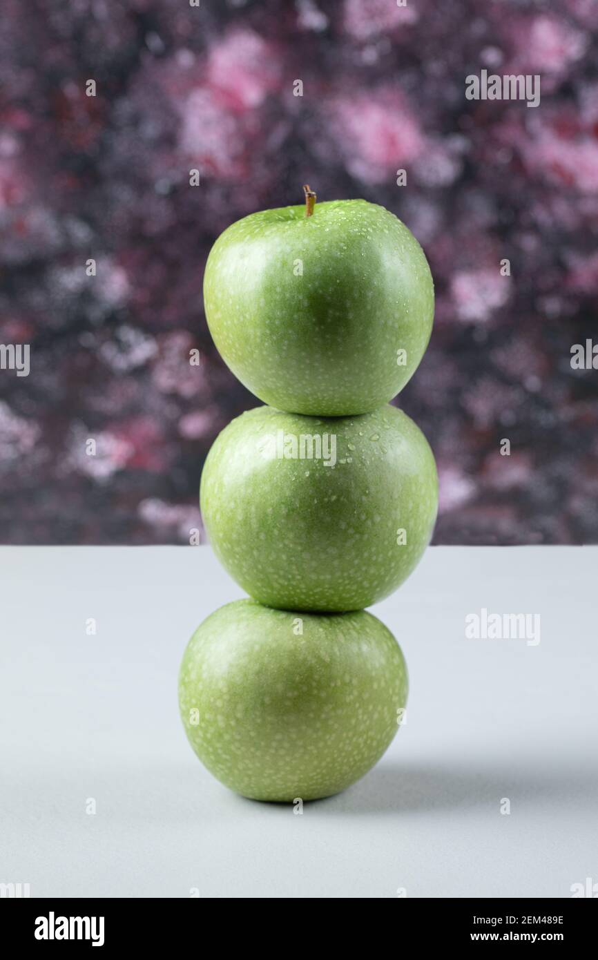 Apples in a row isolated on a white background Stock Photo - Alamy