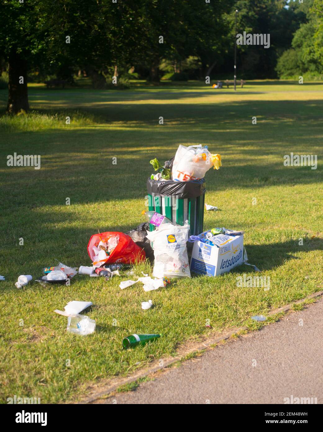Spilling plastic bags hi-res stock photography and images - Alamy