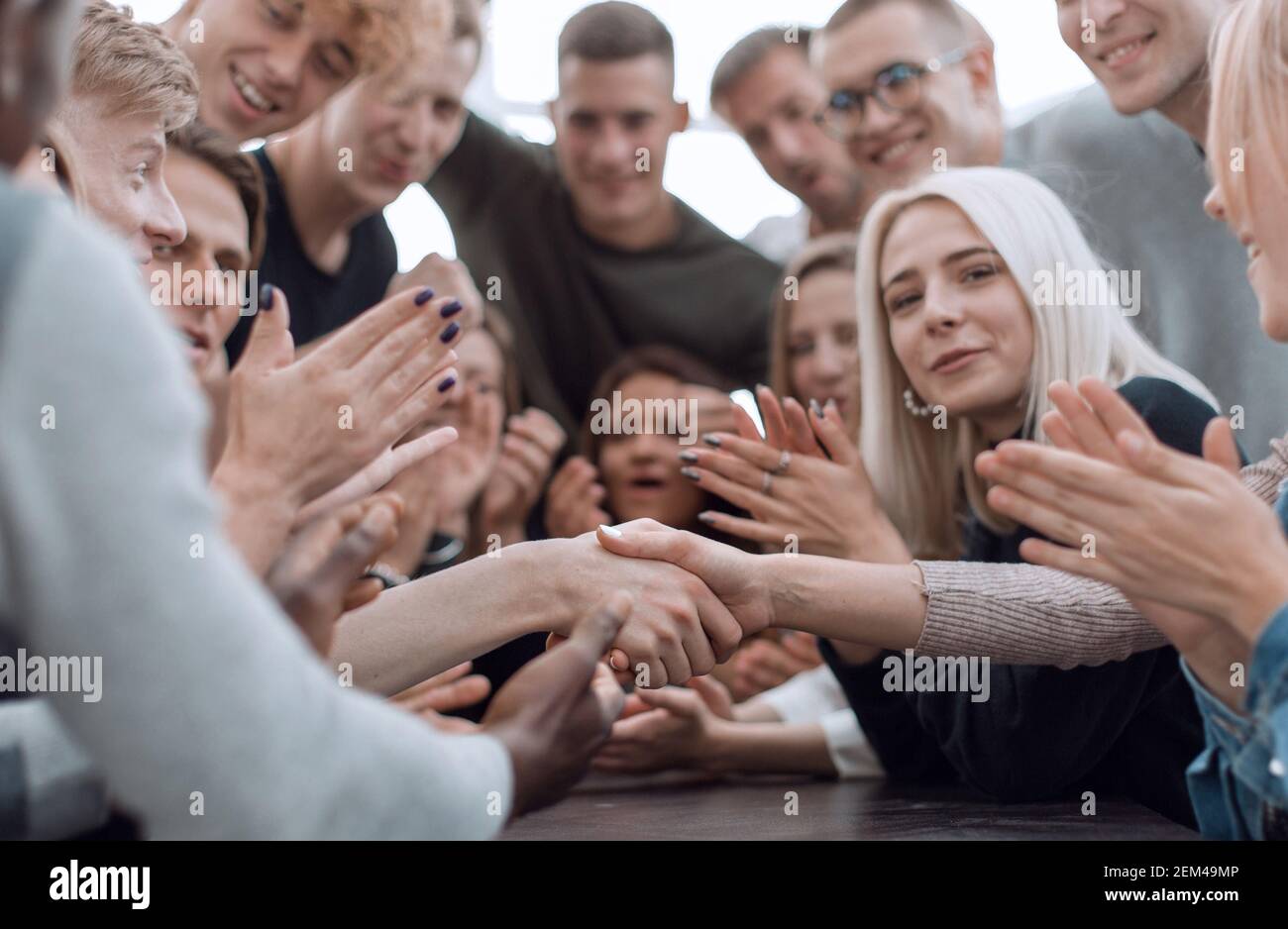 People students applause university hi-res stock photography and images ...