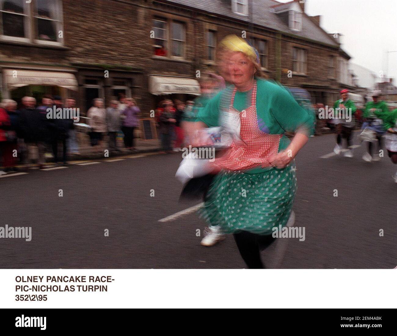 Pancake race in Olney Stock Photo - Alamy