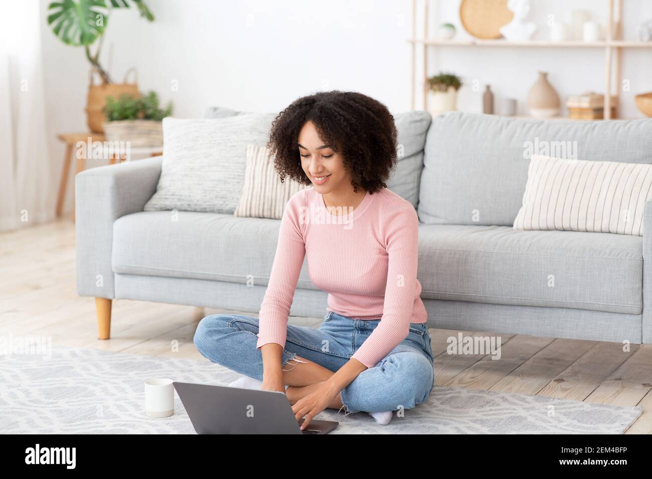 Covid 19 remote work hi-res stock photography and images - Alamy