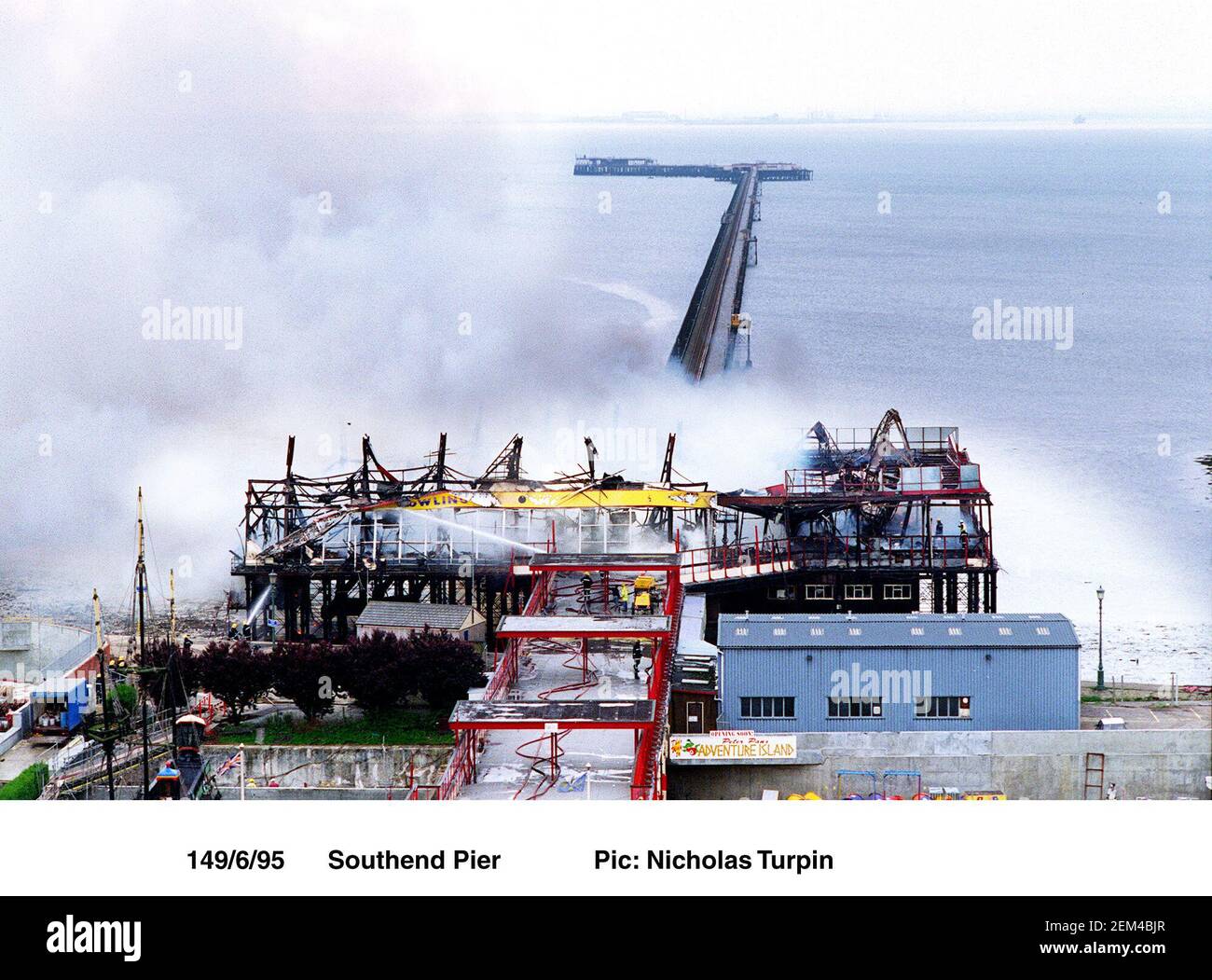 View of the fire which engulfed the worlds longest pier at Southend ...