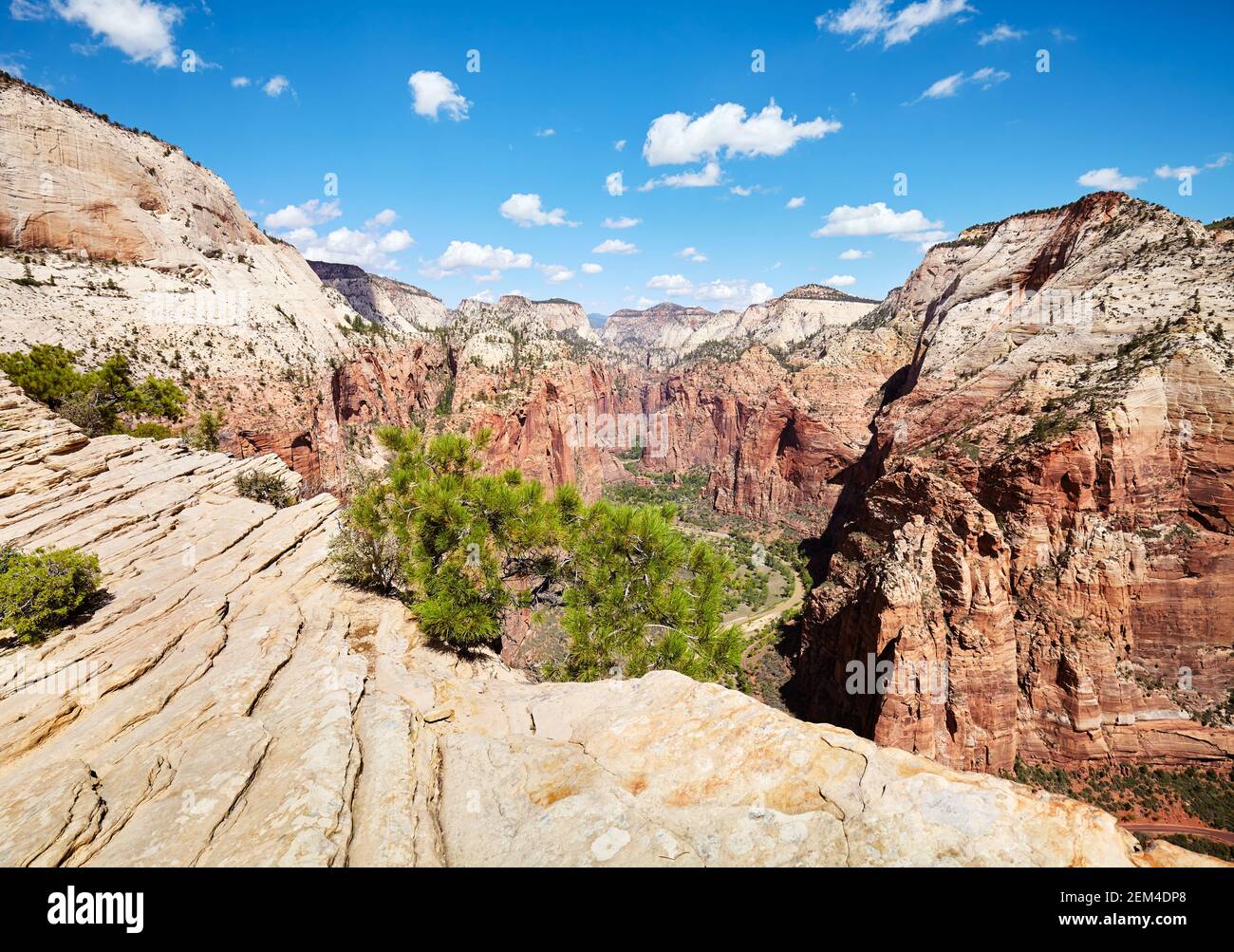 Angels landing hi-res stock photography and images - Alamy