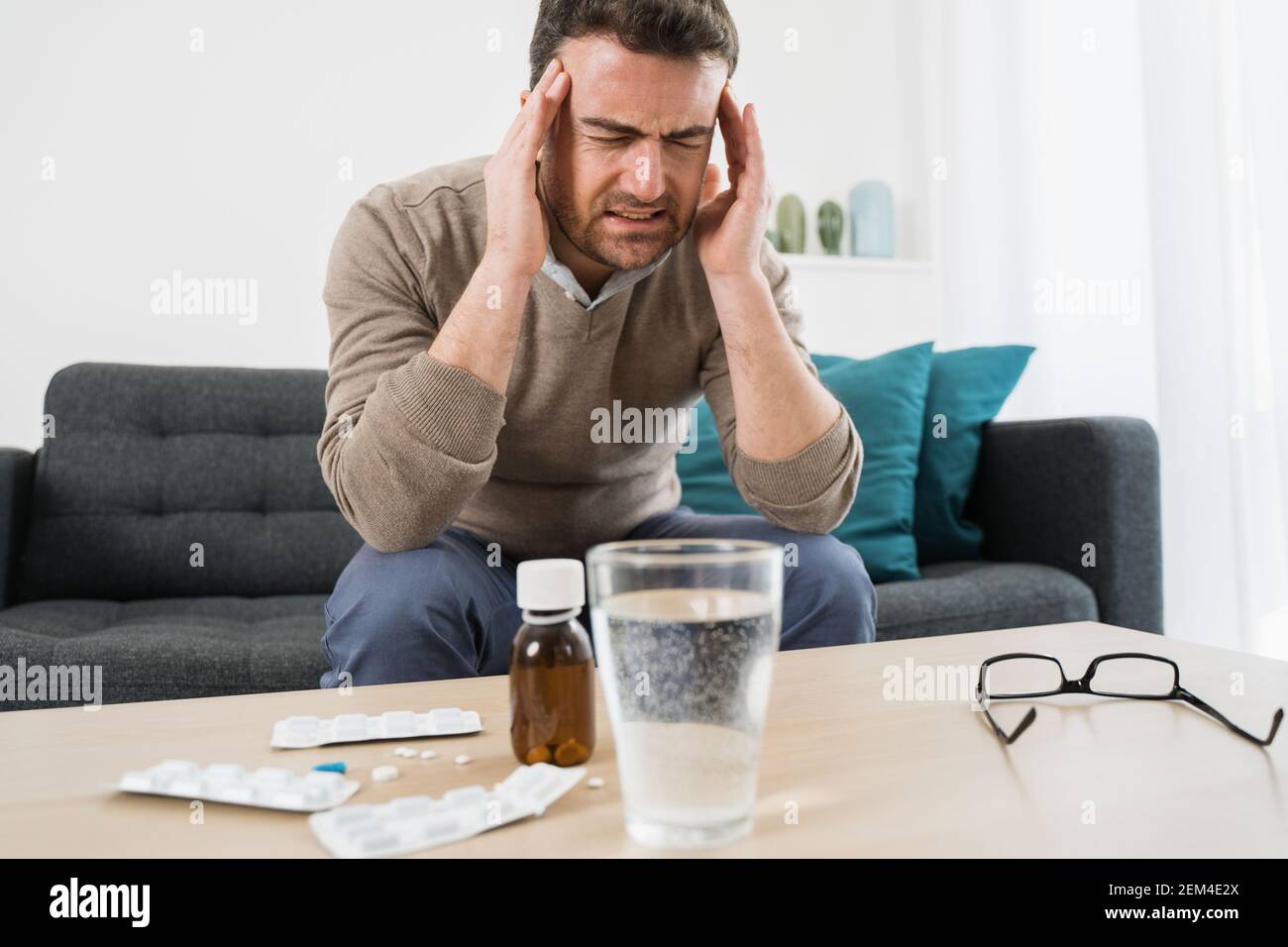 Relieve pain hi-res stock photography and images - Alamy