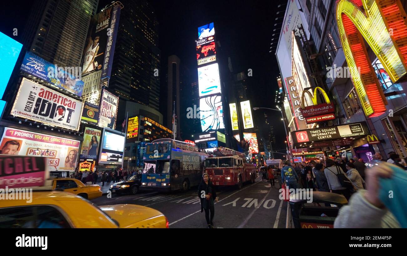 crowded times square in new york Stock Photo - Alamy