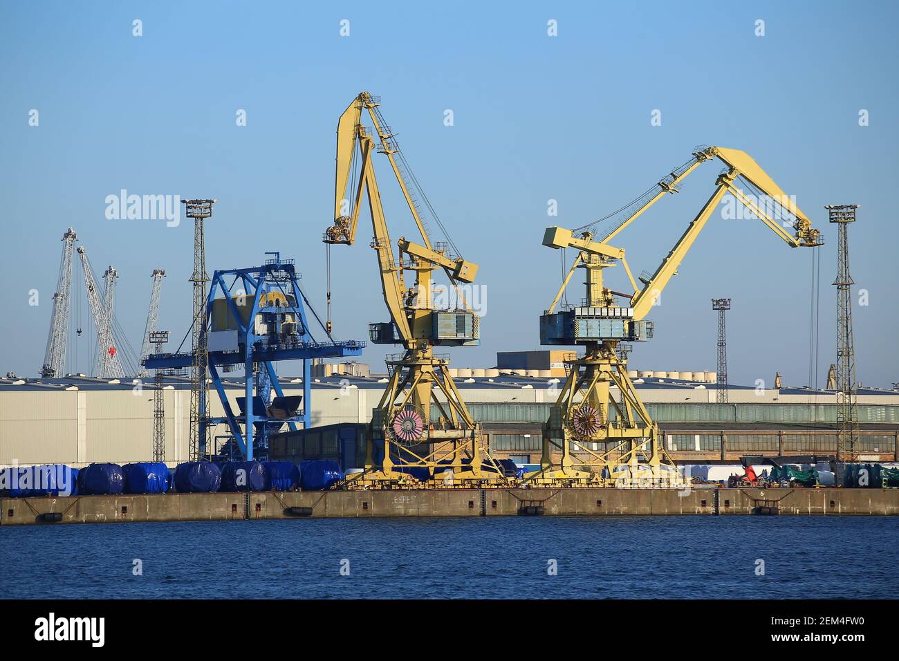 Overhead and level luffing crane at the port of Rostock Stock Photo - Alamy