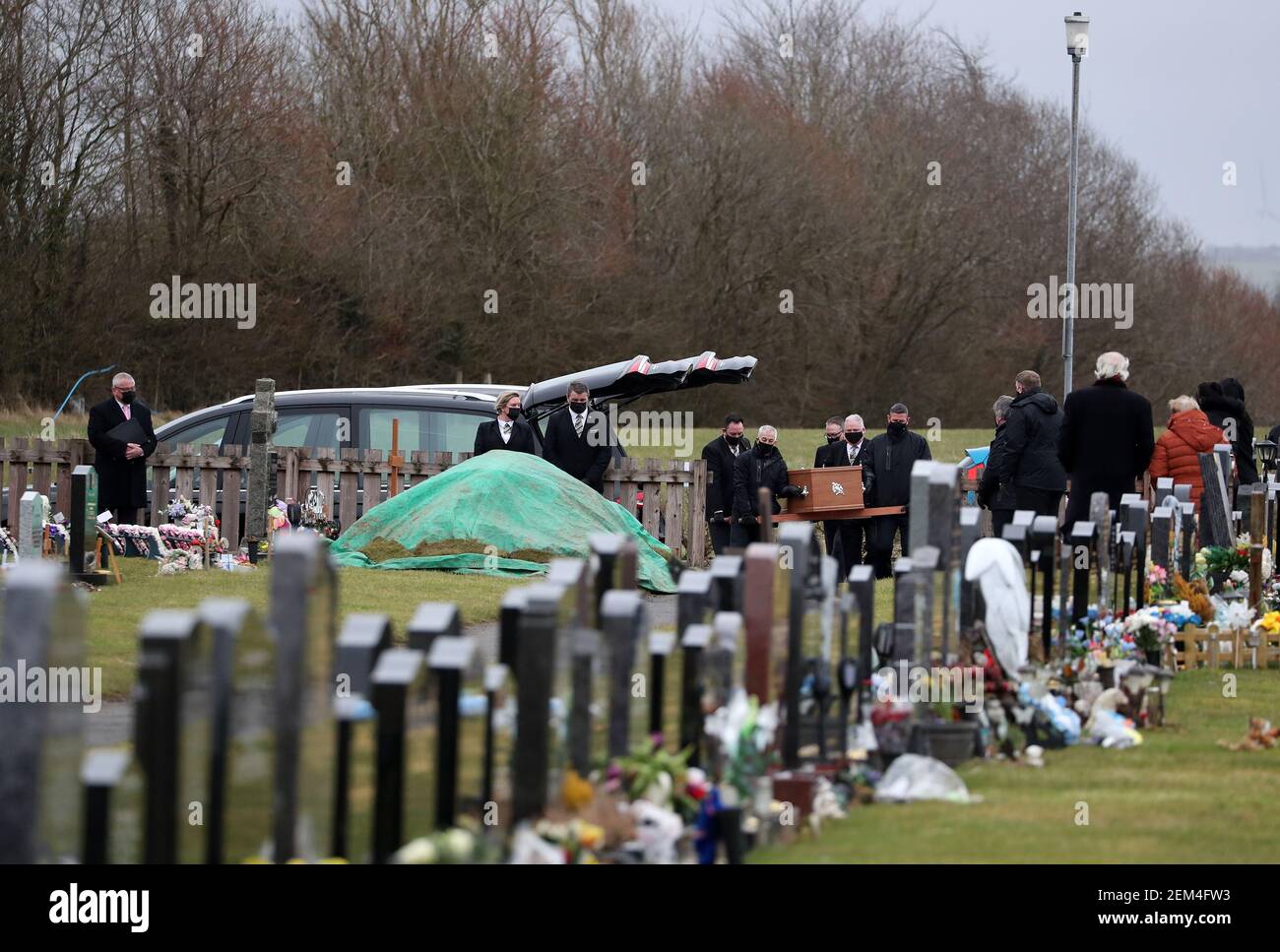 The coffin of Nicole Anderson is carried to the graveside after it ...