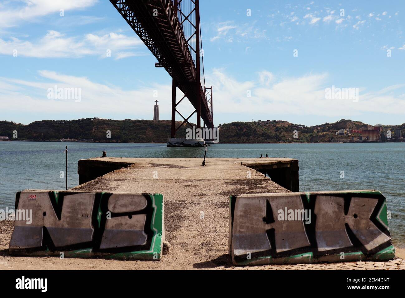 Downtown and tagus river hi-res stock photography and images - Alamy