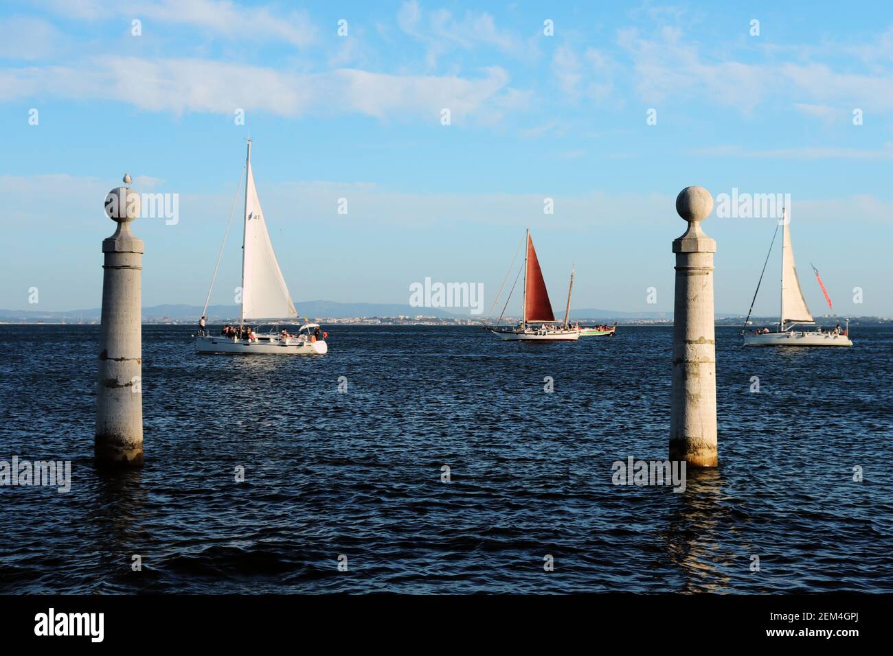 Downtown and tagus river hi-res stock photography and images - Alamy