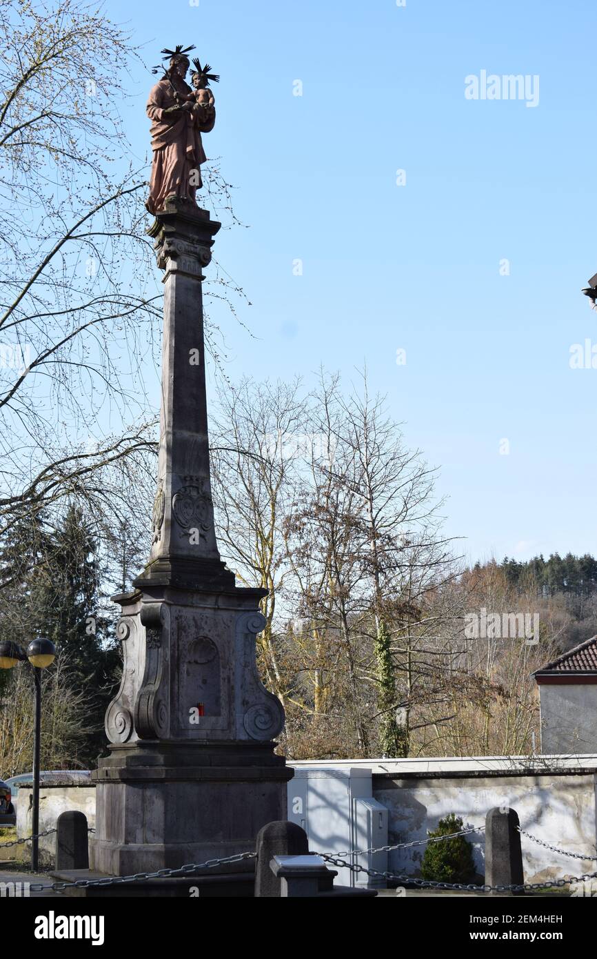 Small narrow column hi-res stock photography and images - Alamy