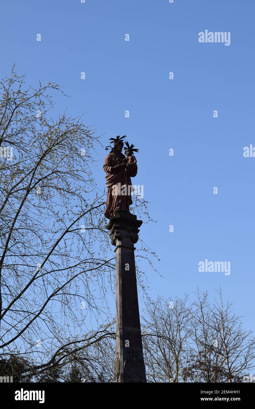 statue on a column Stock Photo - Alamy