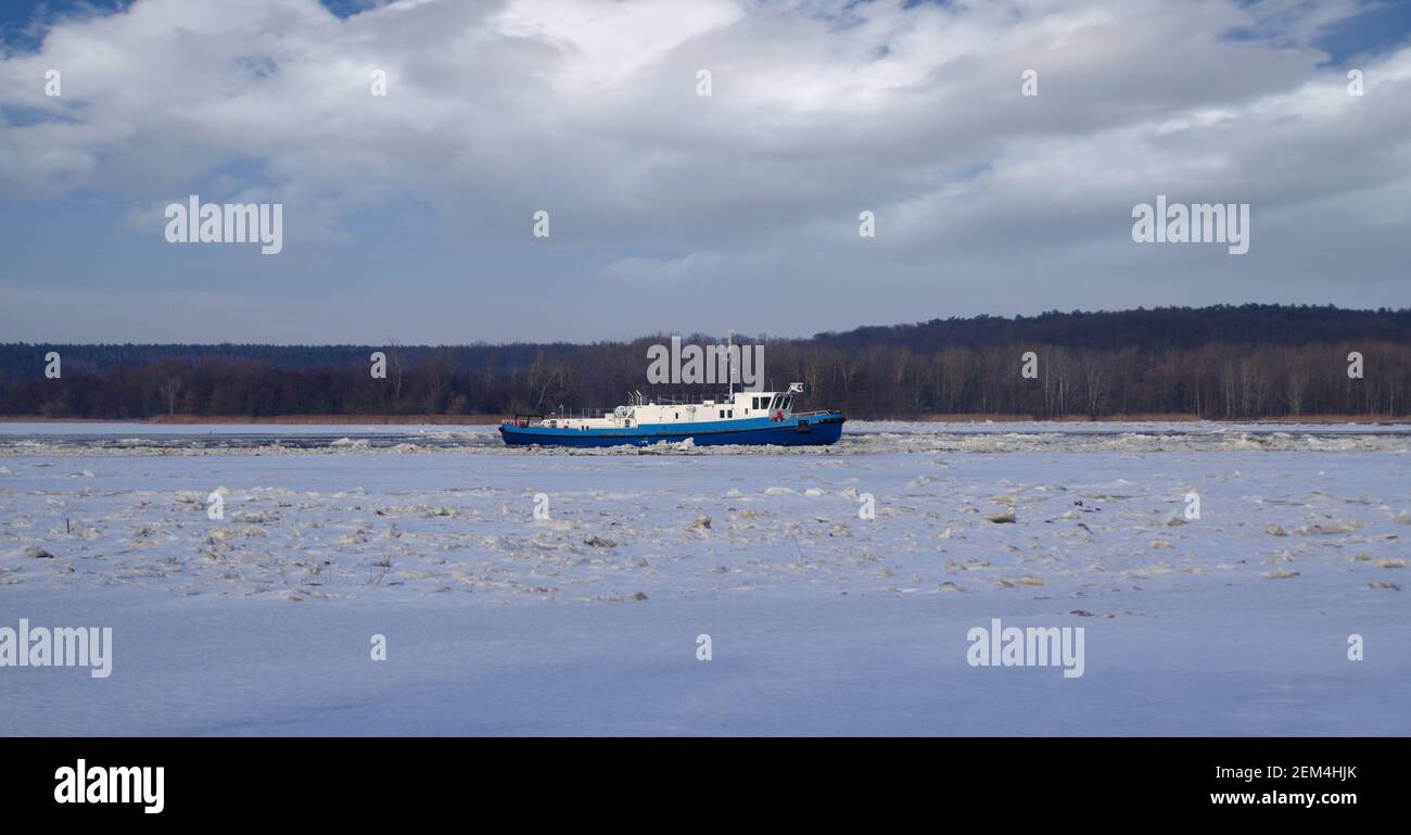 Ice breaking operation hi-res stock photography and images - Alamy
