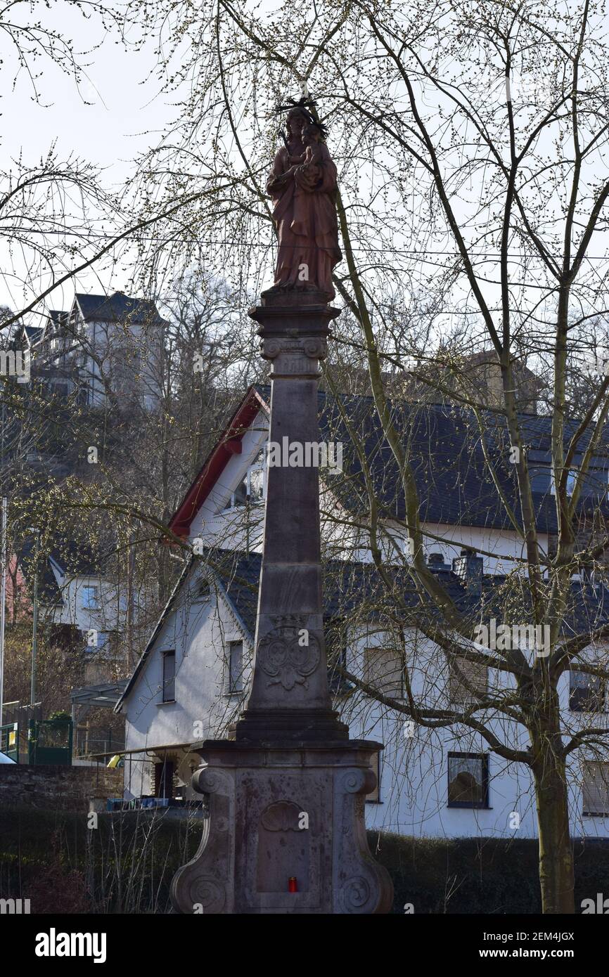 Small narrow column hi-res stock photography and images - Alamy