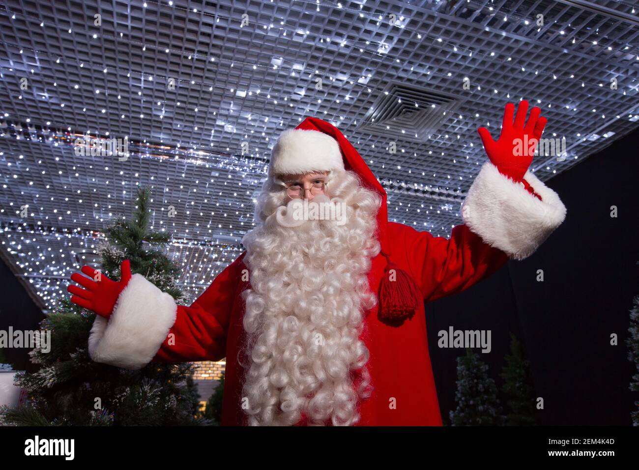 Father christmas in a red suit hi-res stock photography and images - Alamy