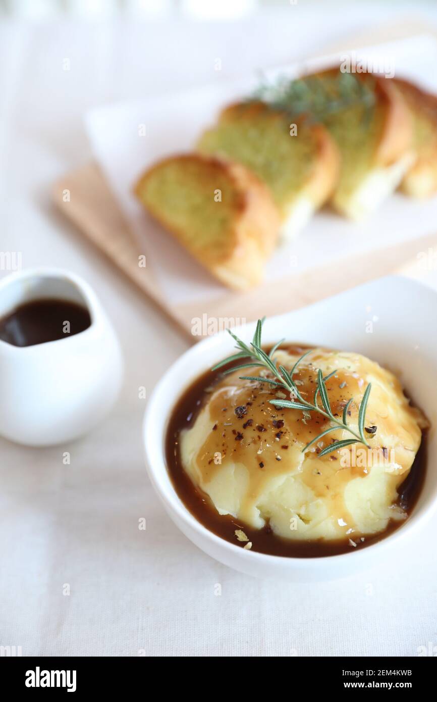 Mashed potato with gravy and bread Stock Photo - Alamy