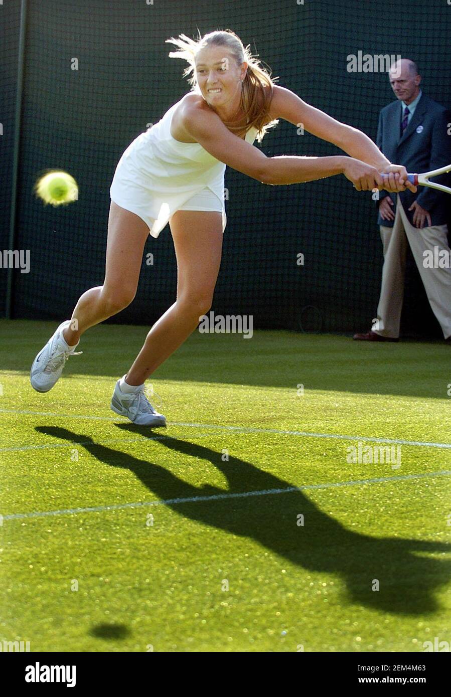 2004 wimbledon championships hi-res stock photography and images - Alamy