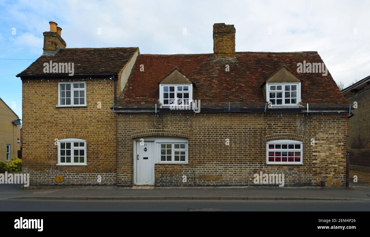 Historic town cottage white window frames and door Stock Photo - Alamy