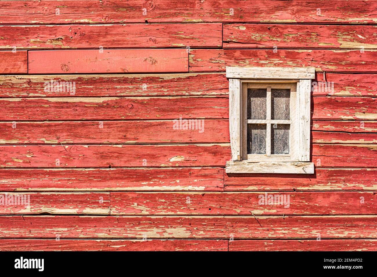 Red barn window hi-res stock photography and images - Alamy