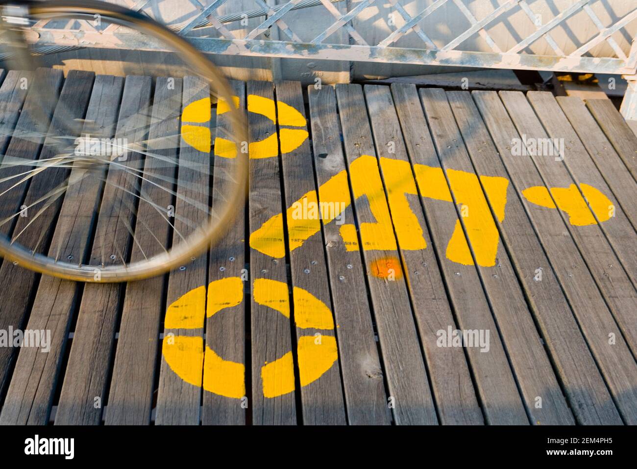 Bicycle boardwalk hi-res stock photography and images - Alamy