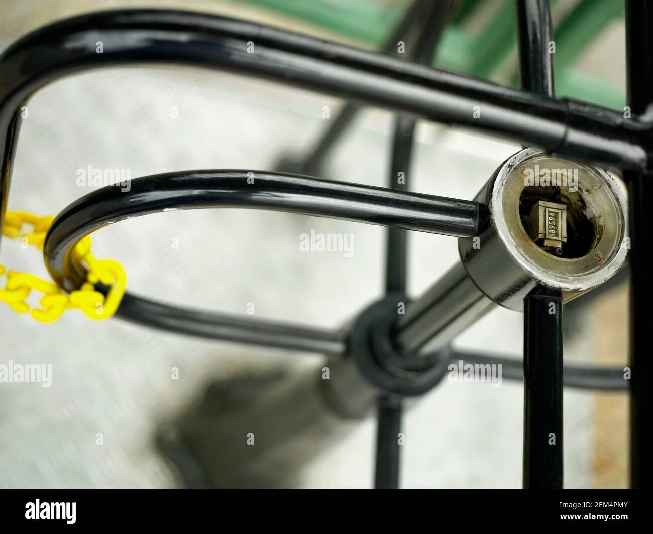 High metal gate hi-res stock photography and images - Alamy