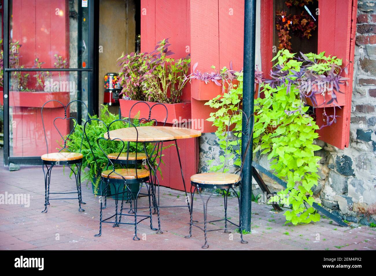 Tables and chairs outside a building Stock Photo - Alamy