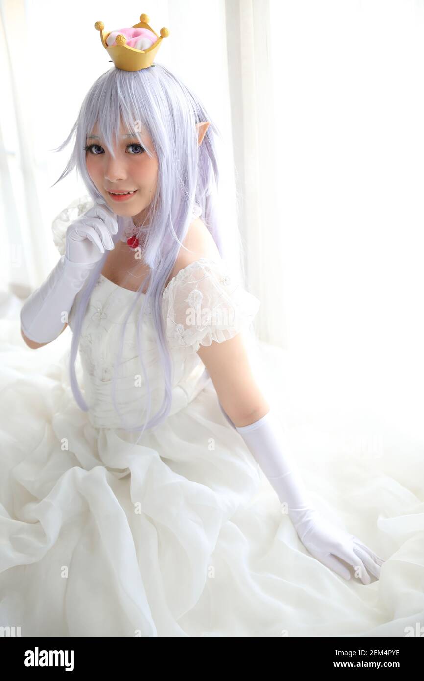 Female vampire blood face hi-res stock photography and images - Alamy