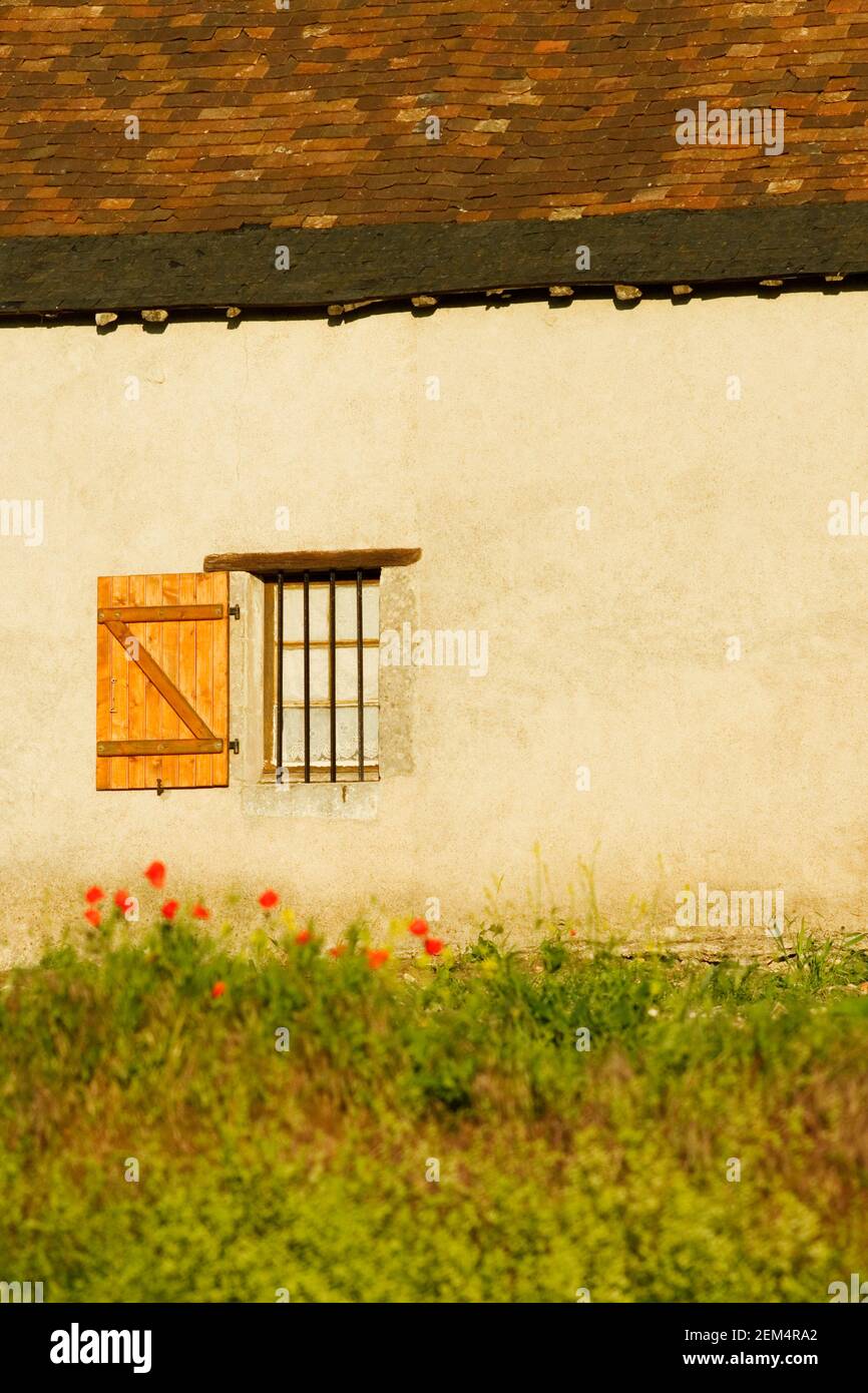 Window on a wall of a building Stock Photo - Alamy
