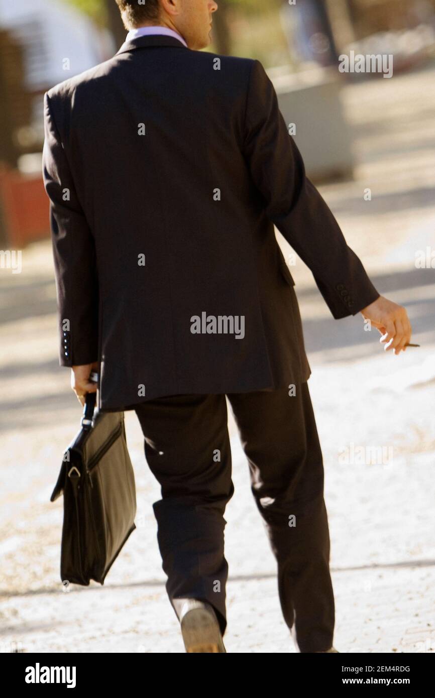 Man carrying a briefcase hi-res stock photography and images - Alamy