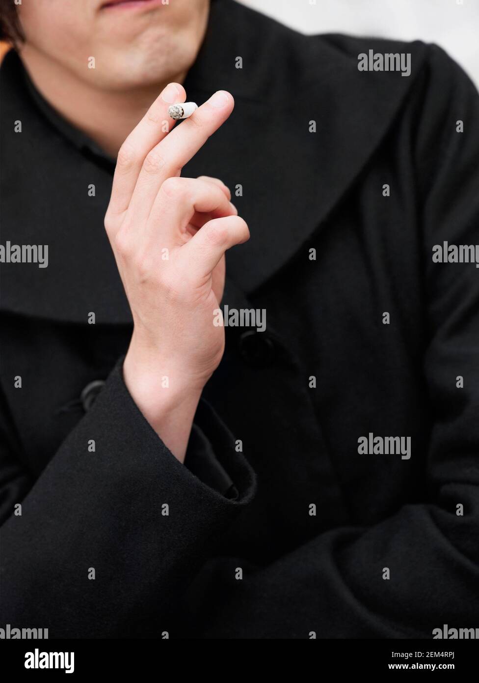 Person smoking hi-res stock photography and images - Alamy