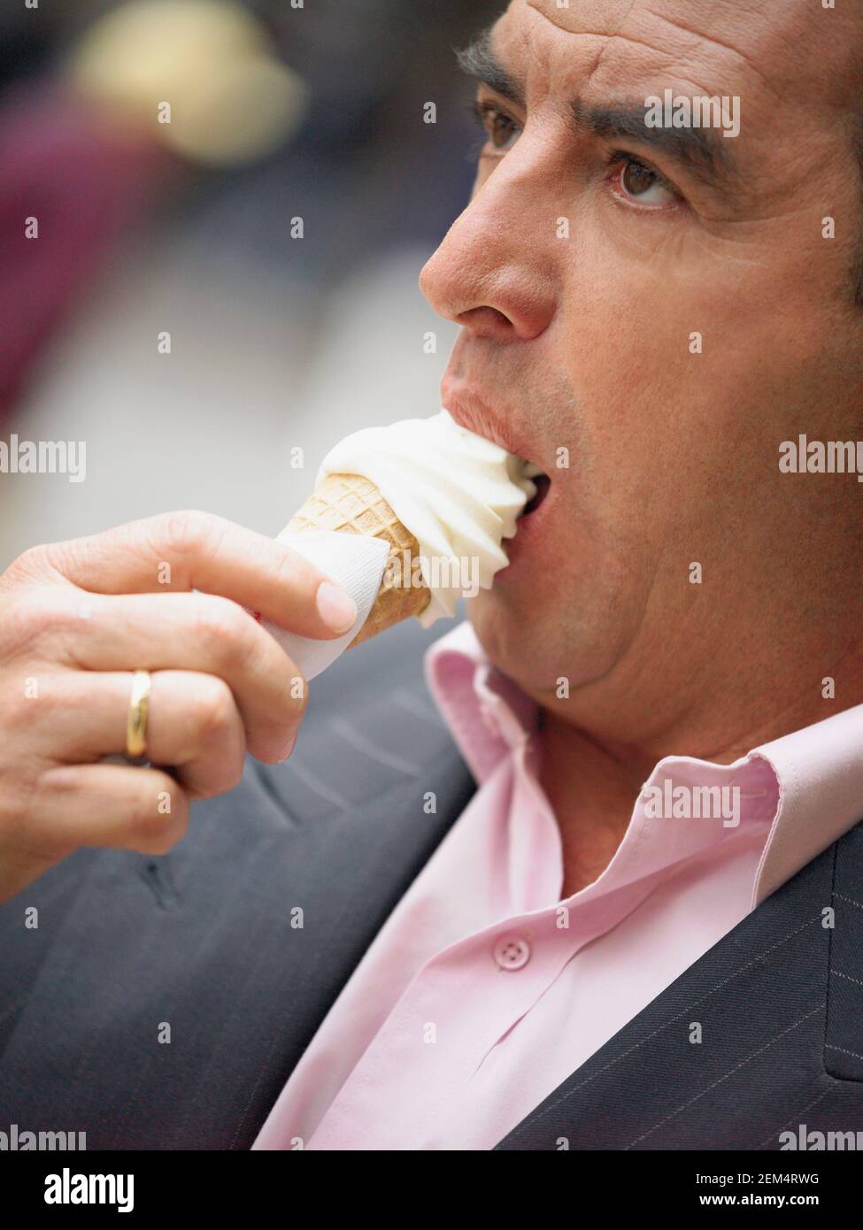 Man eating ice cream hi-res stock photography and images - Alamy