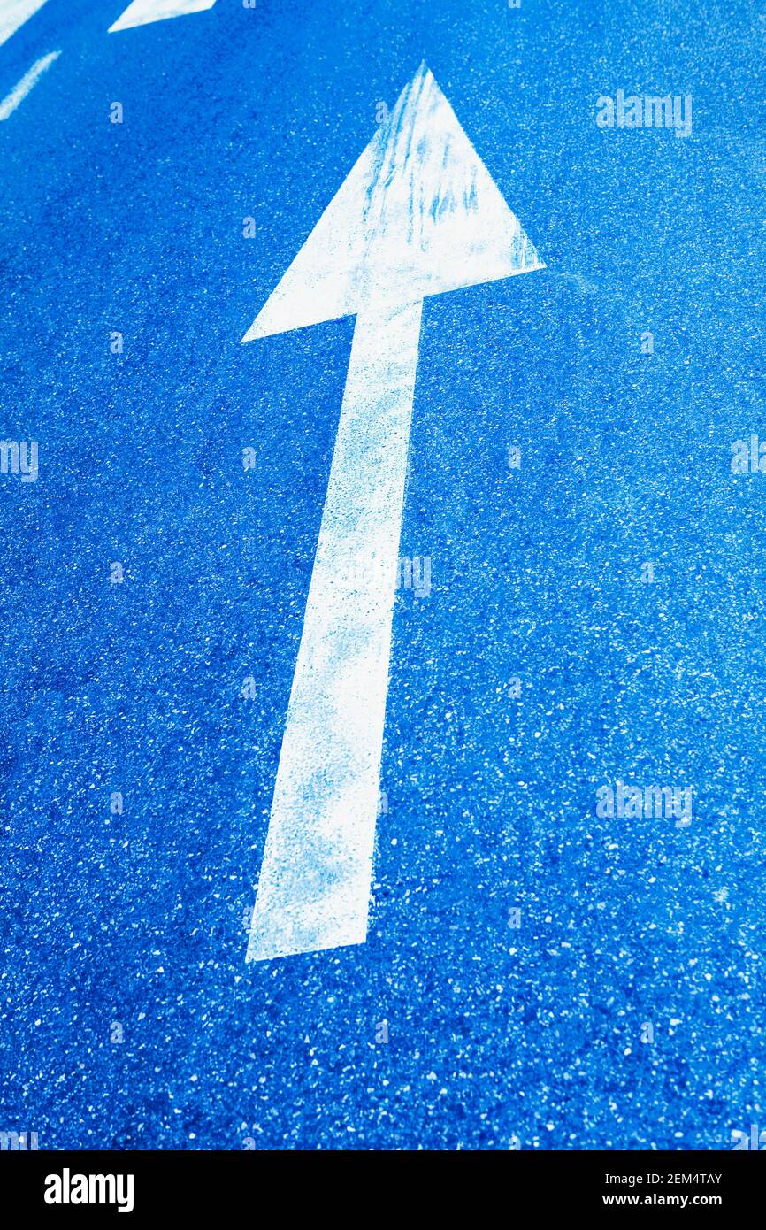 Close up arrow sign hi-res stock photography and images - Alamy