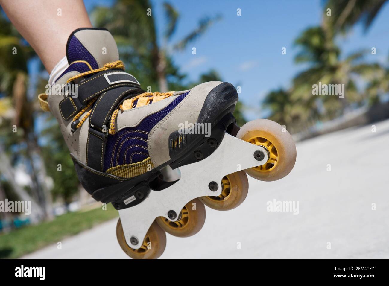 Woman inline skating road activity hi-res stock photography and images ...