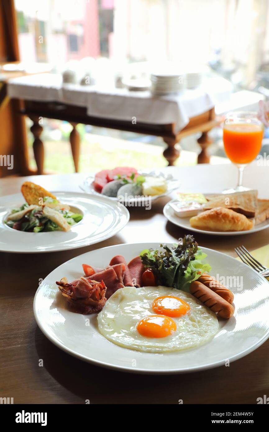 Full english breakfast hotel hi-res stock photography and images - Alamy