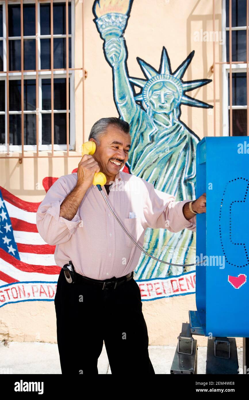 Pay phone quarter hi-res stock photography and images - Alamy