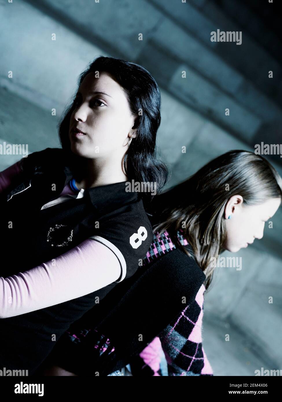 Two girls back to back hi-res stock photography and images - Alamy