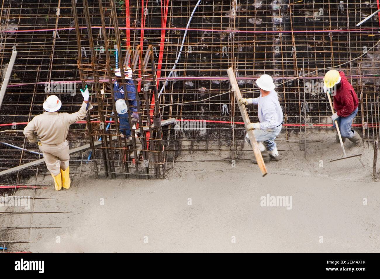 Construction workers working at a construction site Stock Photo - Alamy