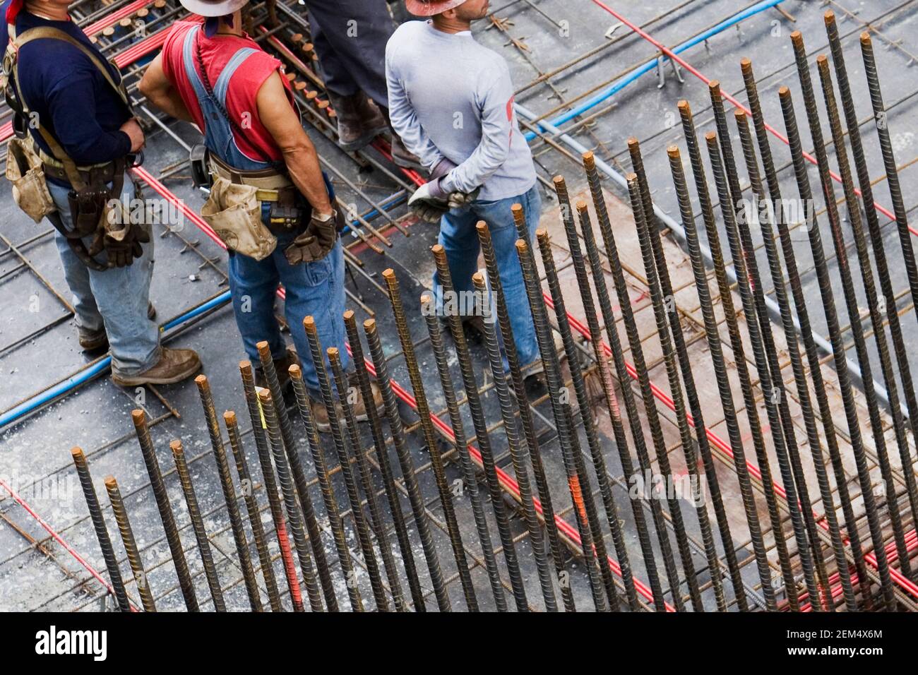 Construction workers standing hi-res stock photography and images - Alamy