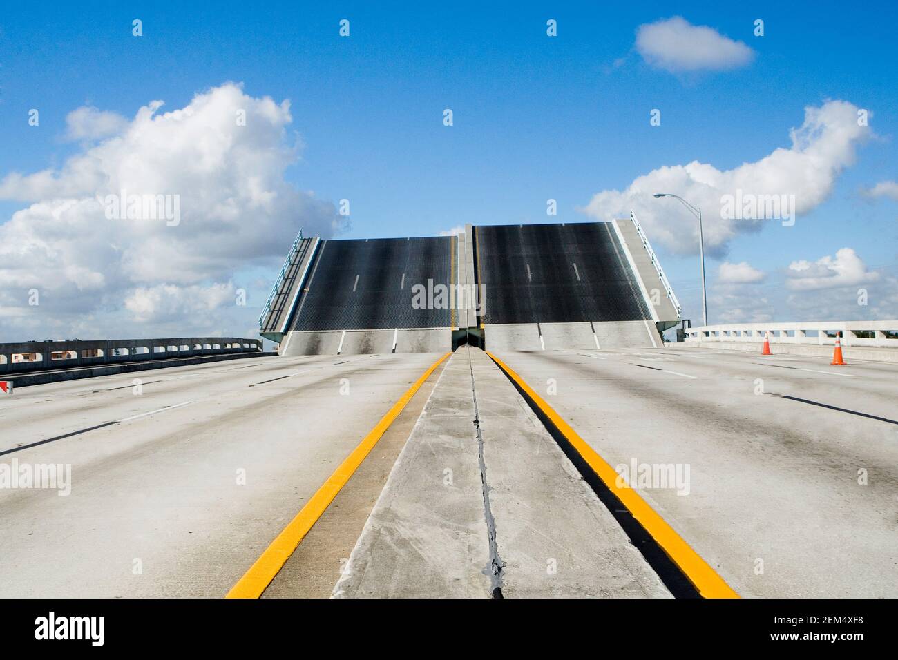 Raised drawbridge hi-res stock photography and images - Alamy