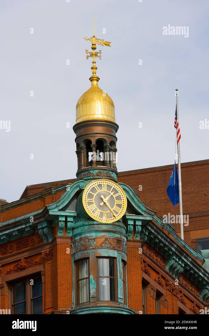 Time clock building exterior hi-res stock photography and images - Alamy