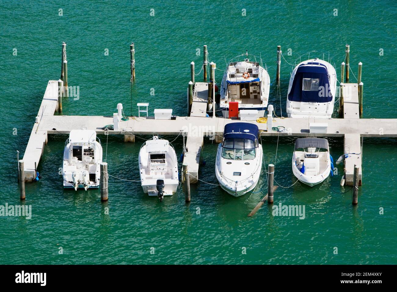 Horizontal view wooden dock hi-res stock photography and images - Alamy