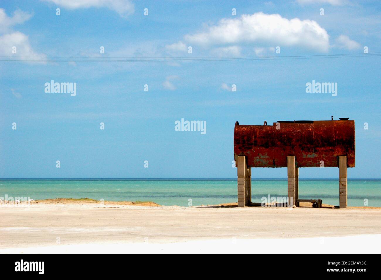 Metal structure on the beach hi-res stock photography and images - Alamy