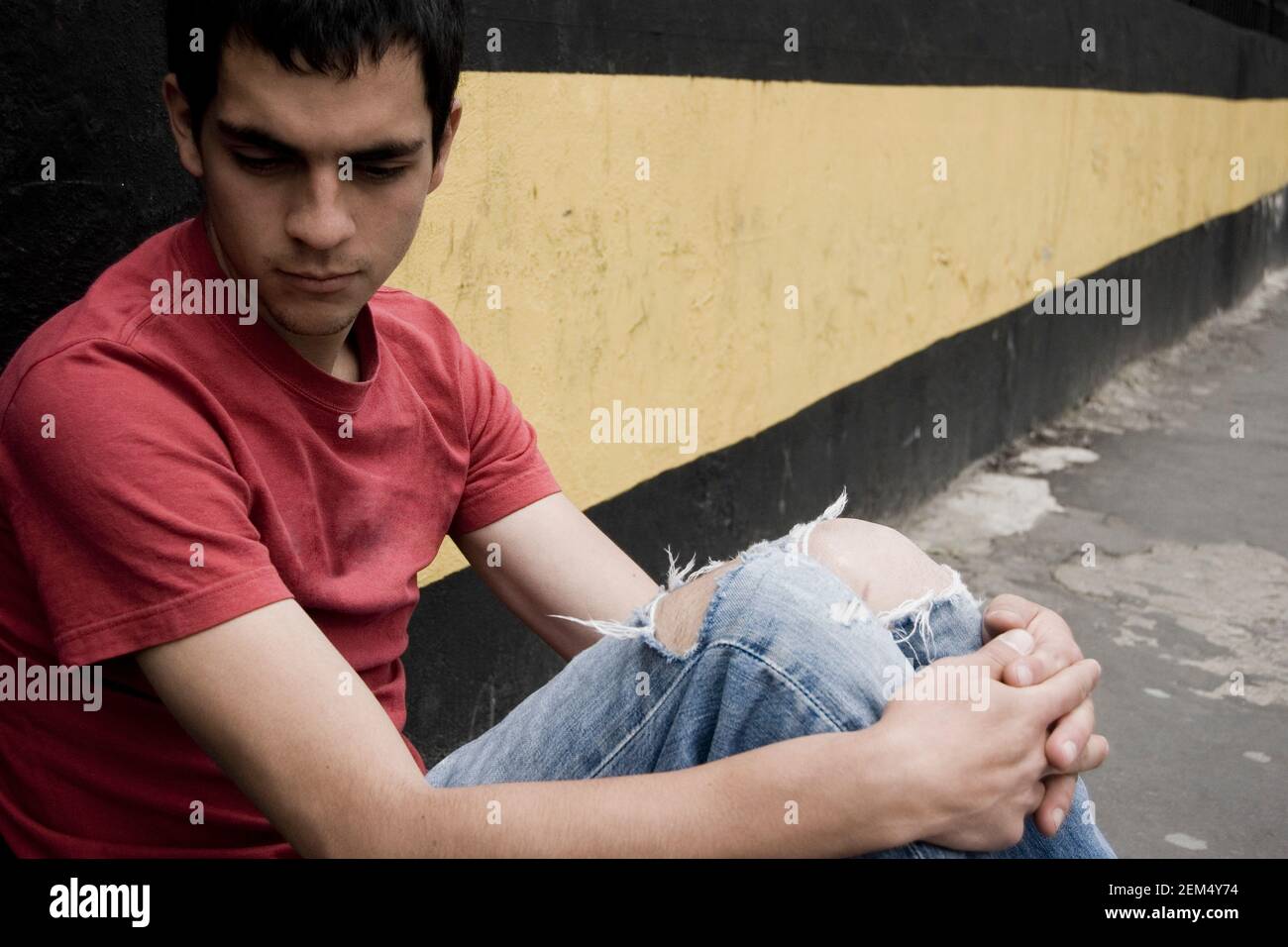 Sitting against a wall hi-res stock photography and images - Alamy