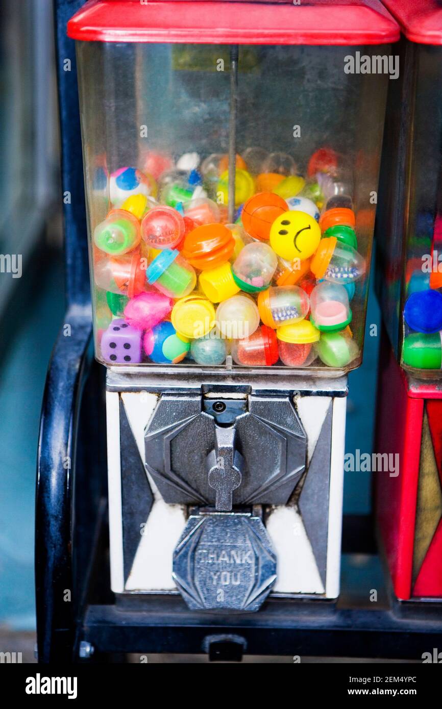 Gumball machine hi-res stock photography and images - Alamy
