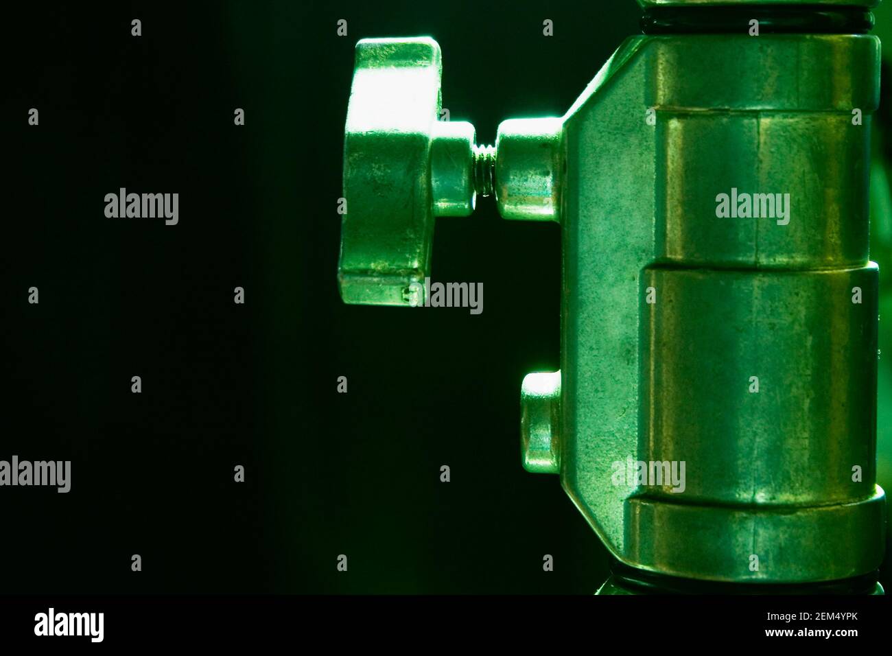 Black horizontal pipe hi-res stock photography and images - Alamy