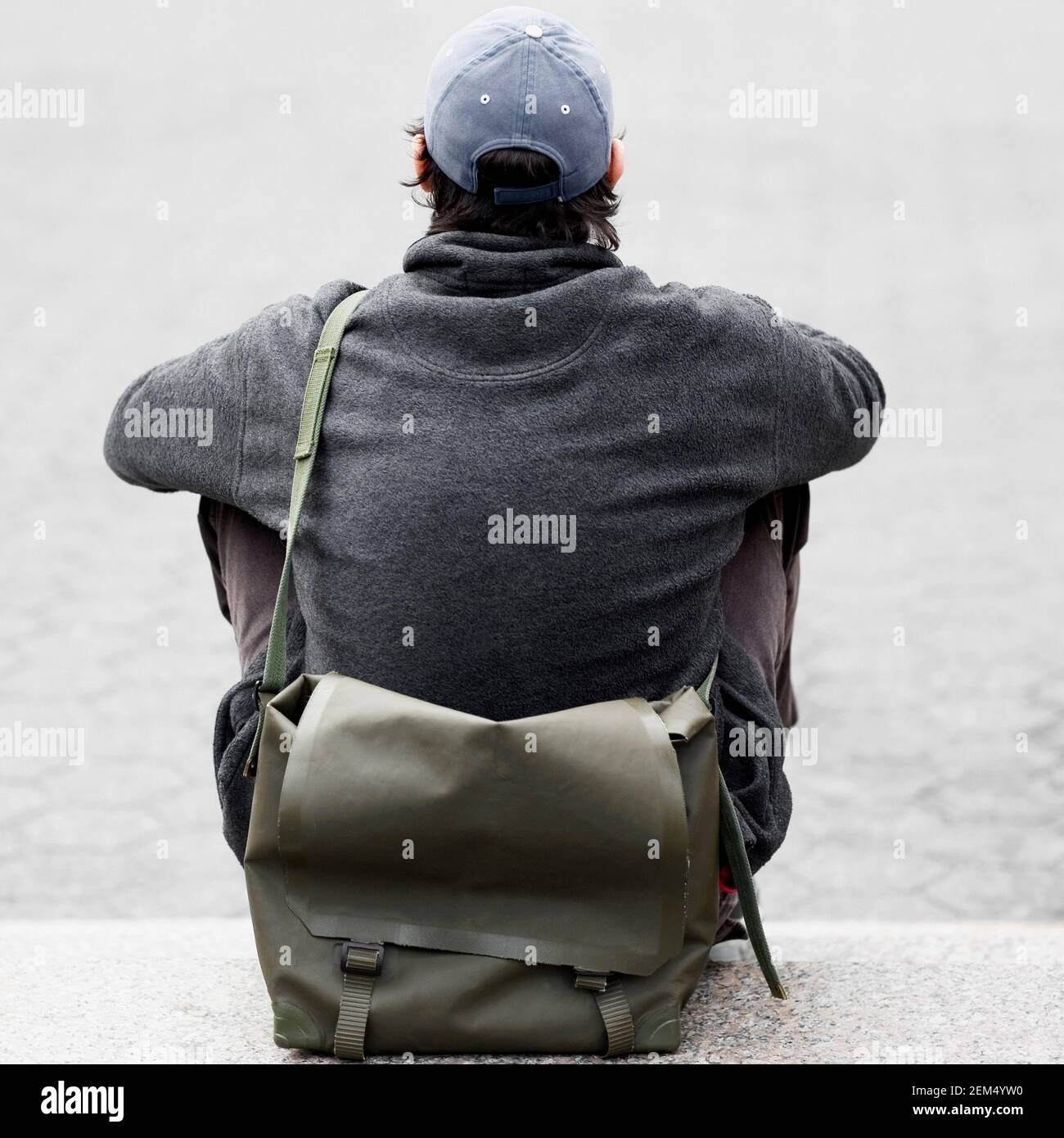 Man on a ledge hi-res stock photography and images - Alamy