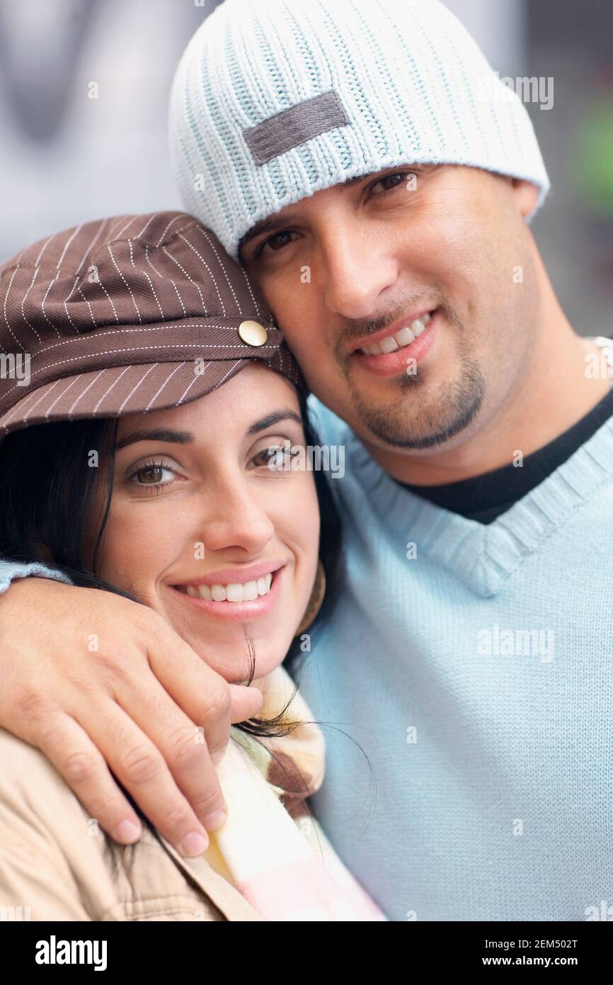 Adult couple smiling hi-res stock photography and images - Alamy