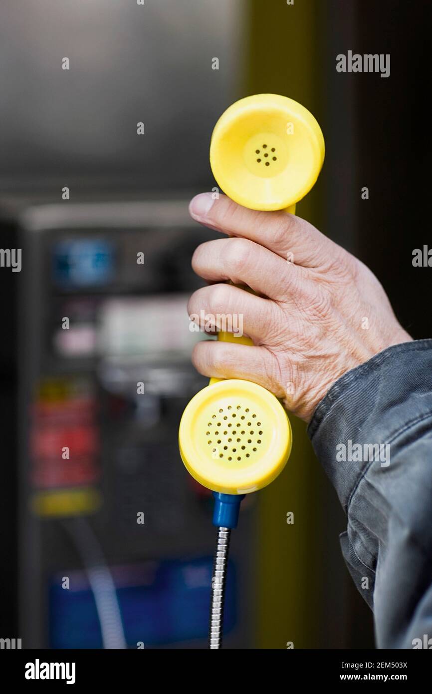 Hand holding receiver hi-res stock photography and images - Alamy