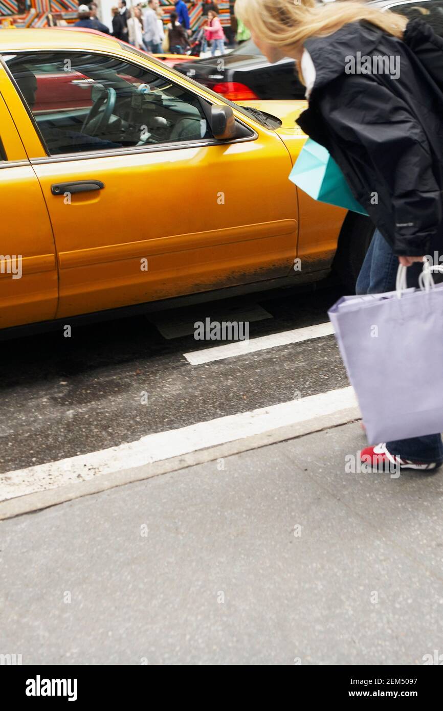Side profile of a woman looking into a car Stock Photo - Alamy